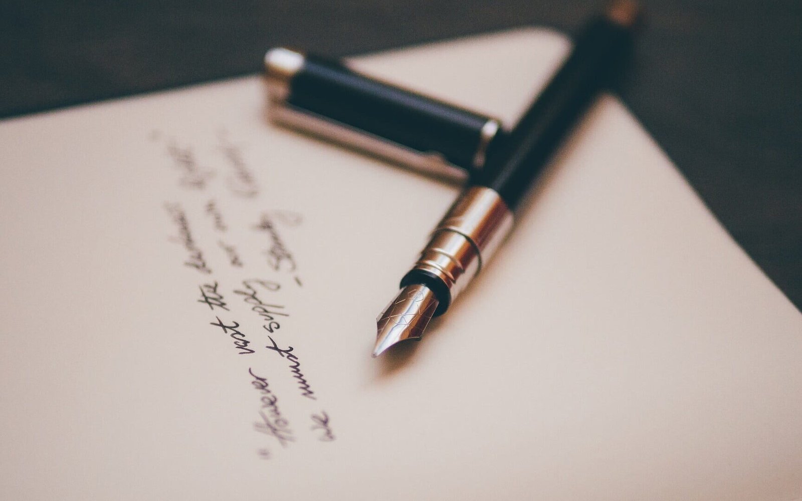 Pasos para escribir con una pluma: descubre cómo dominar esta técnica ...